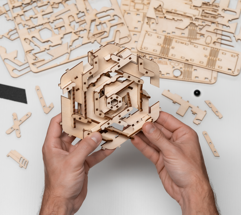 Intrism Icon - The hexagonal marble maze assembly kit